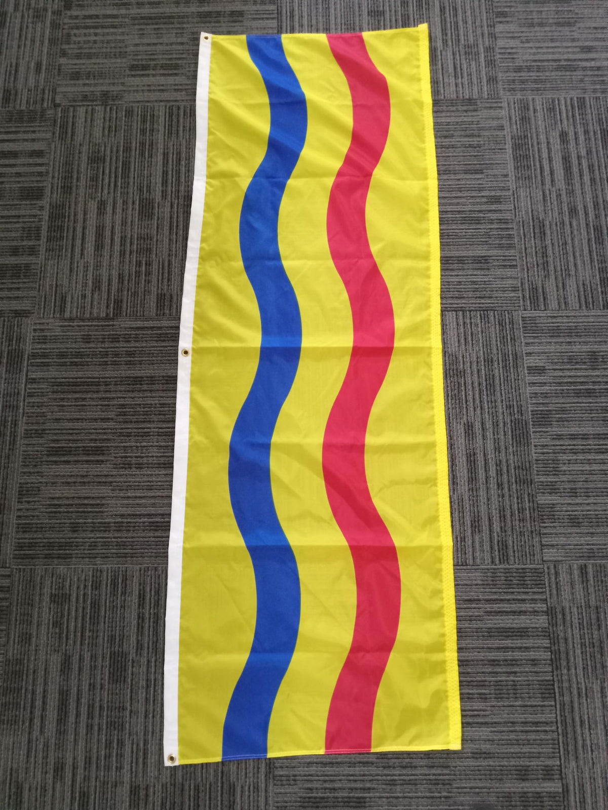 6'x2' Tall Wavey Flag - Blue and Red — Flags Unlimited